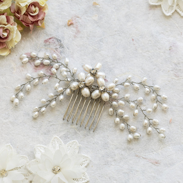 Lotte pearl and rose gold hair comb – Lola and Alice